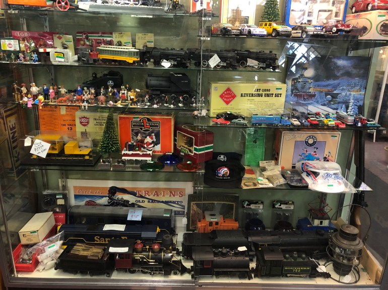 Meet the Dealers – FIFTH STREET ANTIQUES